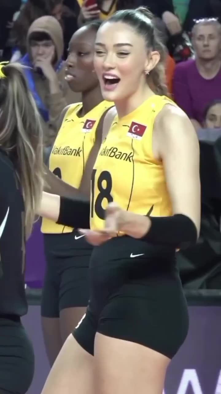 Zehra Gunes_Most beautiful Turkish volleyball player_