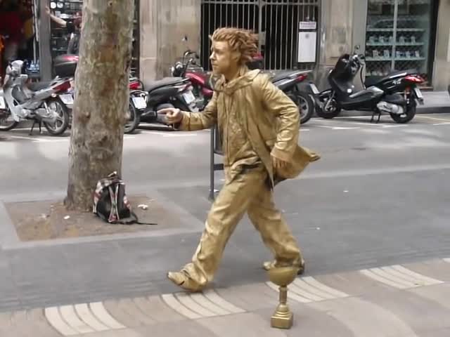 Watch until the end! Amazing street performer that will blow your mind!!