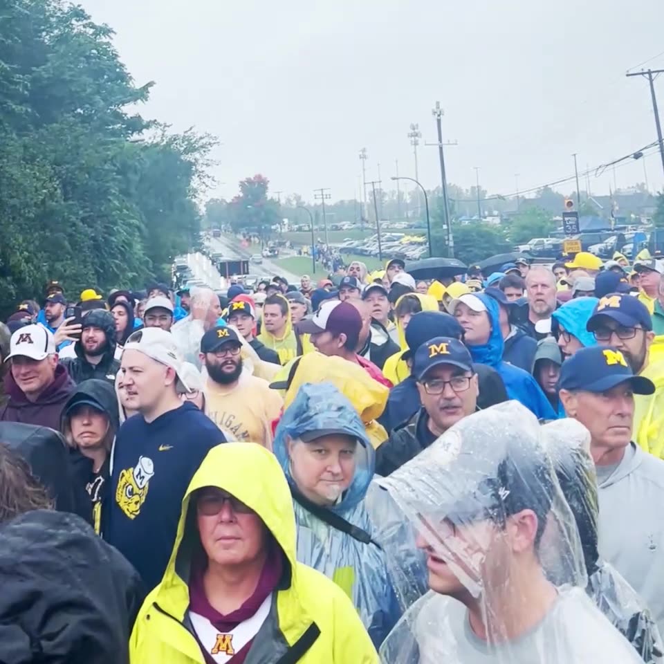 THEY DON'T SEEM TO LIKE TAMPON TIM VERY MUCH!!!🤣🤣🤣