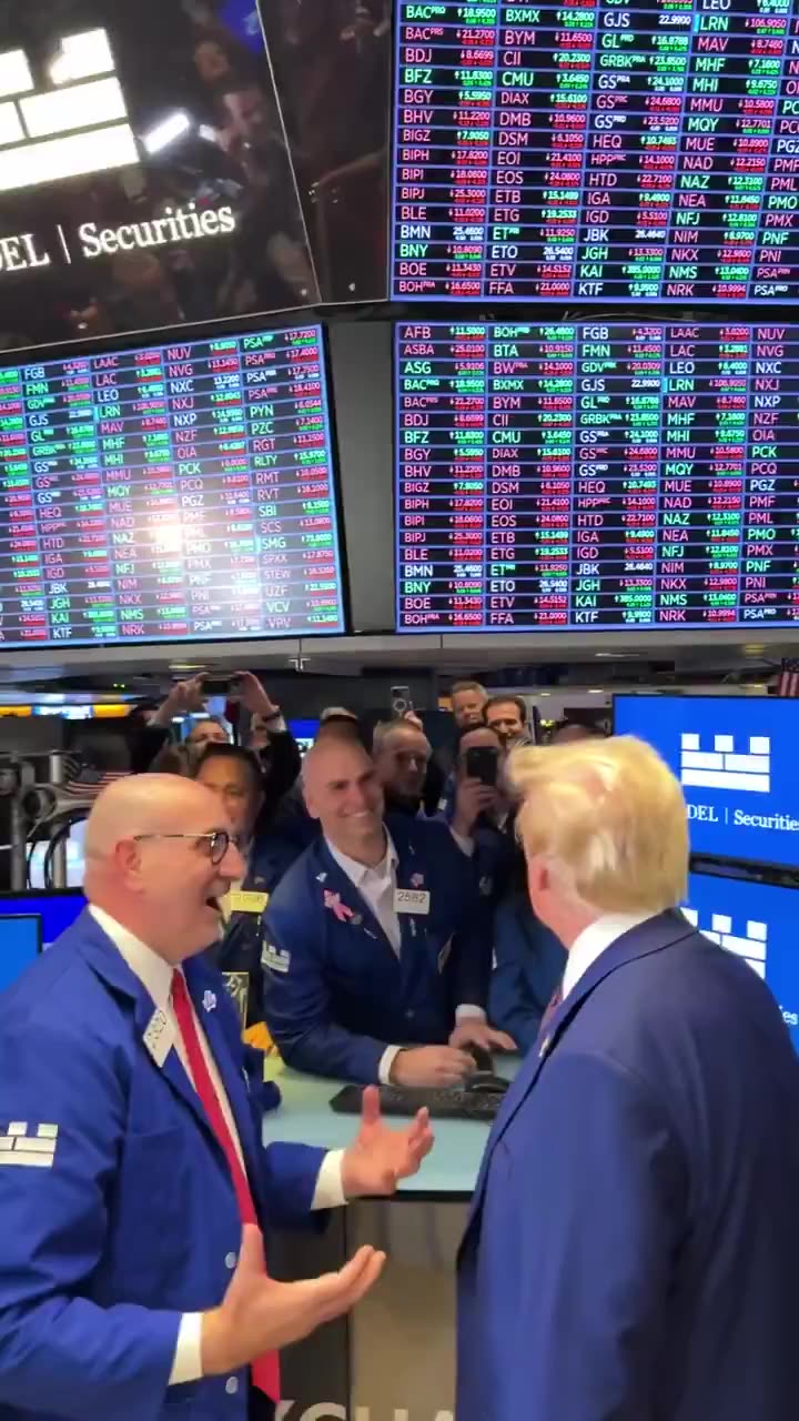 HISTORIC MOMENT: President Trump rings the bell at the New York Stock ...