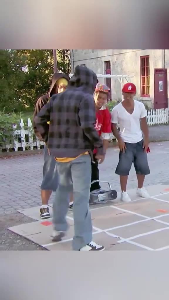 Dancing traffic enforcer - Funny video