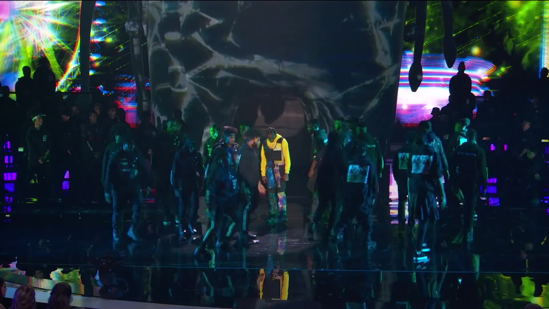 Travis Scott Performs "Stargazing ft. James Blake", "Sick Mode" & More ...