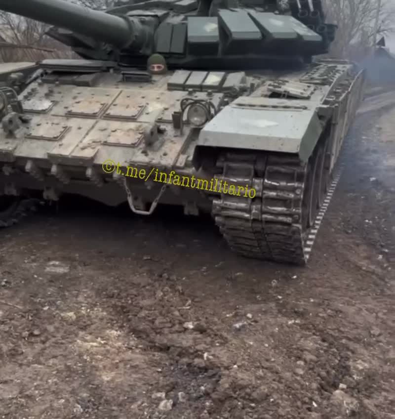 Infrequent video of the fighting compartment of the T-72B3M tank ...