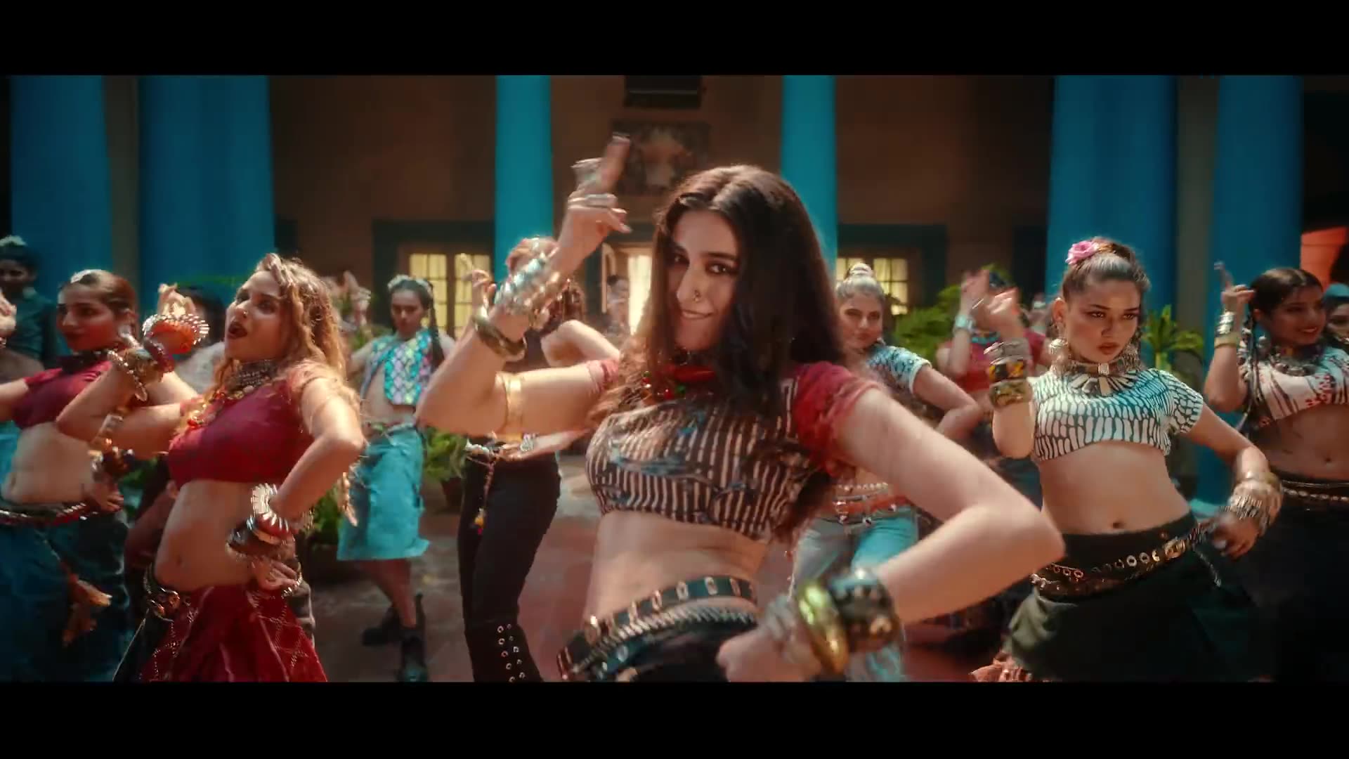 Badshah - Gone Girl (लड़की ख़राब) | Official Music Video | Payal Dev ...