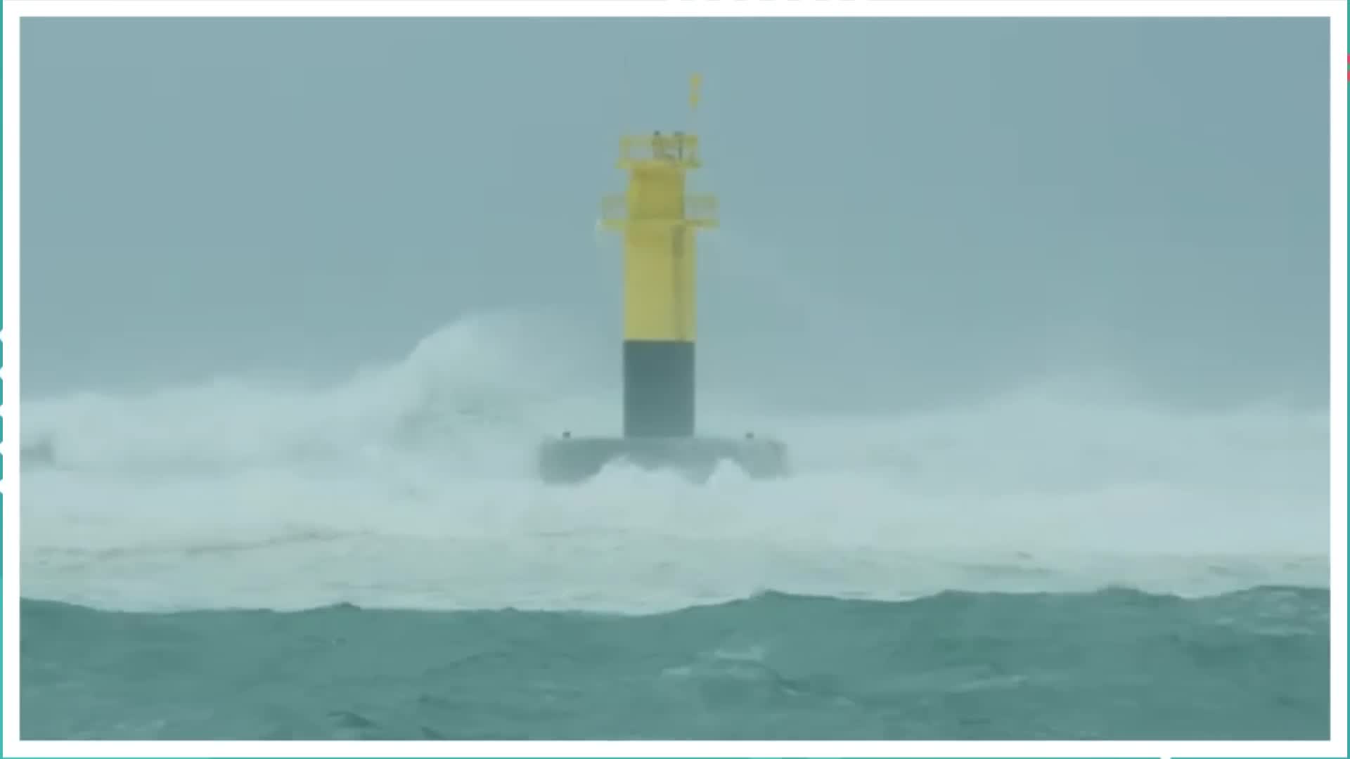 In Busan The sea is overflowing like a tsunami! Floods from Typhoon ...