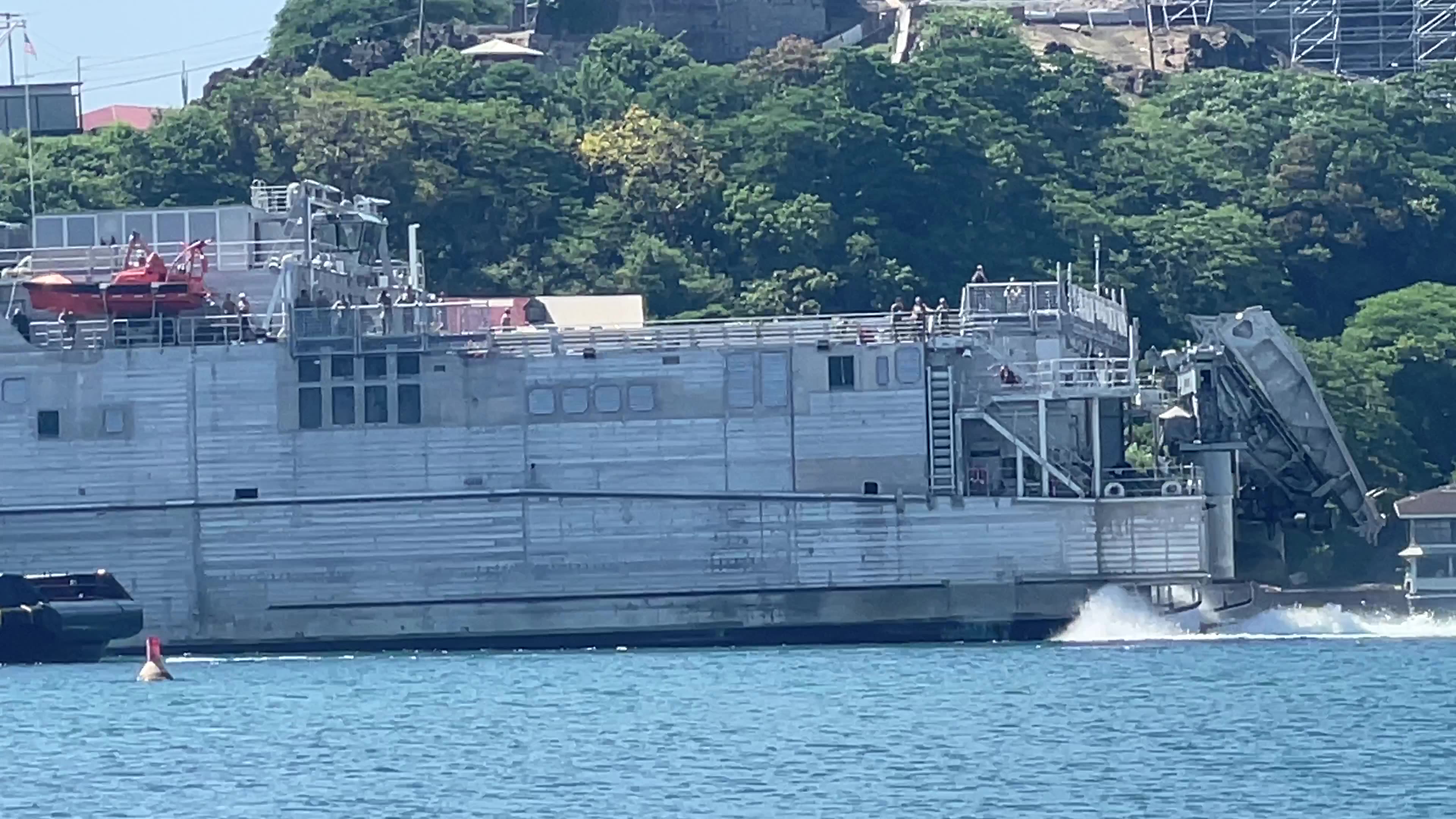 #027 Ciekawostka z Grenady. Amerykańska paskuda z US Navy wypływa z ...