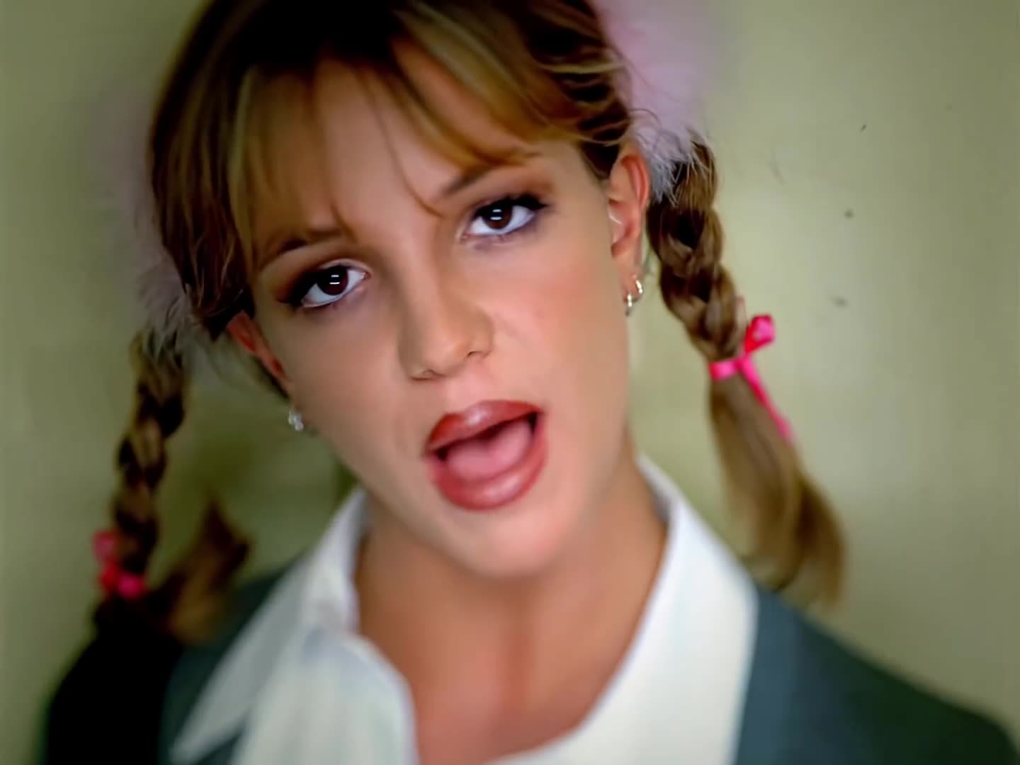 Britney Spears - Baby One More Time (4K Remastered) 2nd Version.1080p