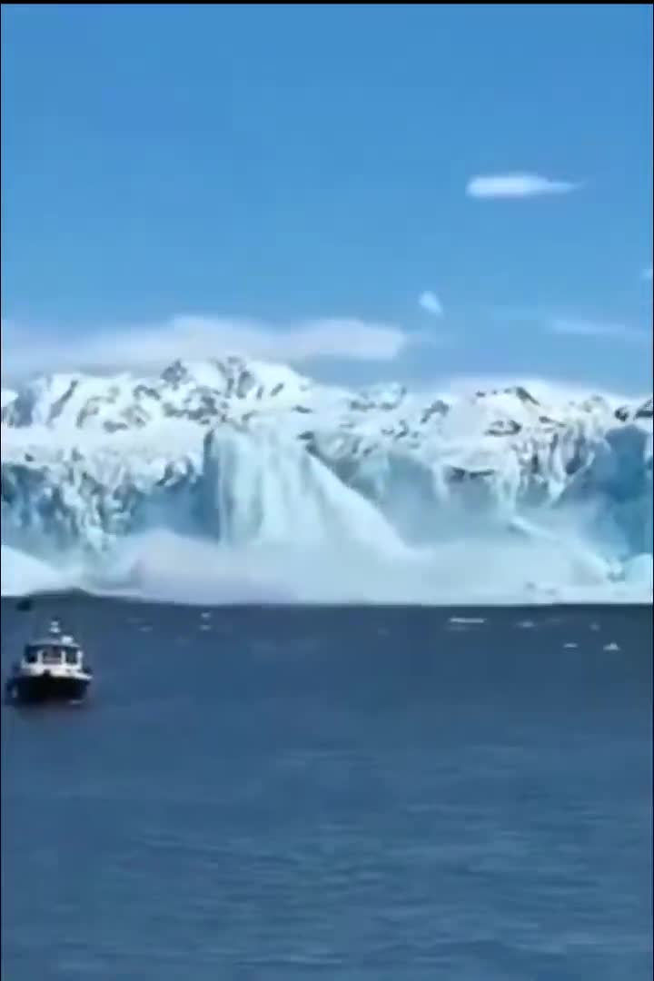 HOW ICEBERG COLLAPSE