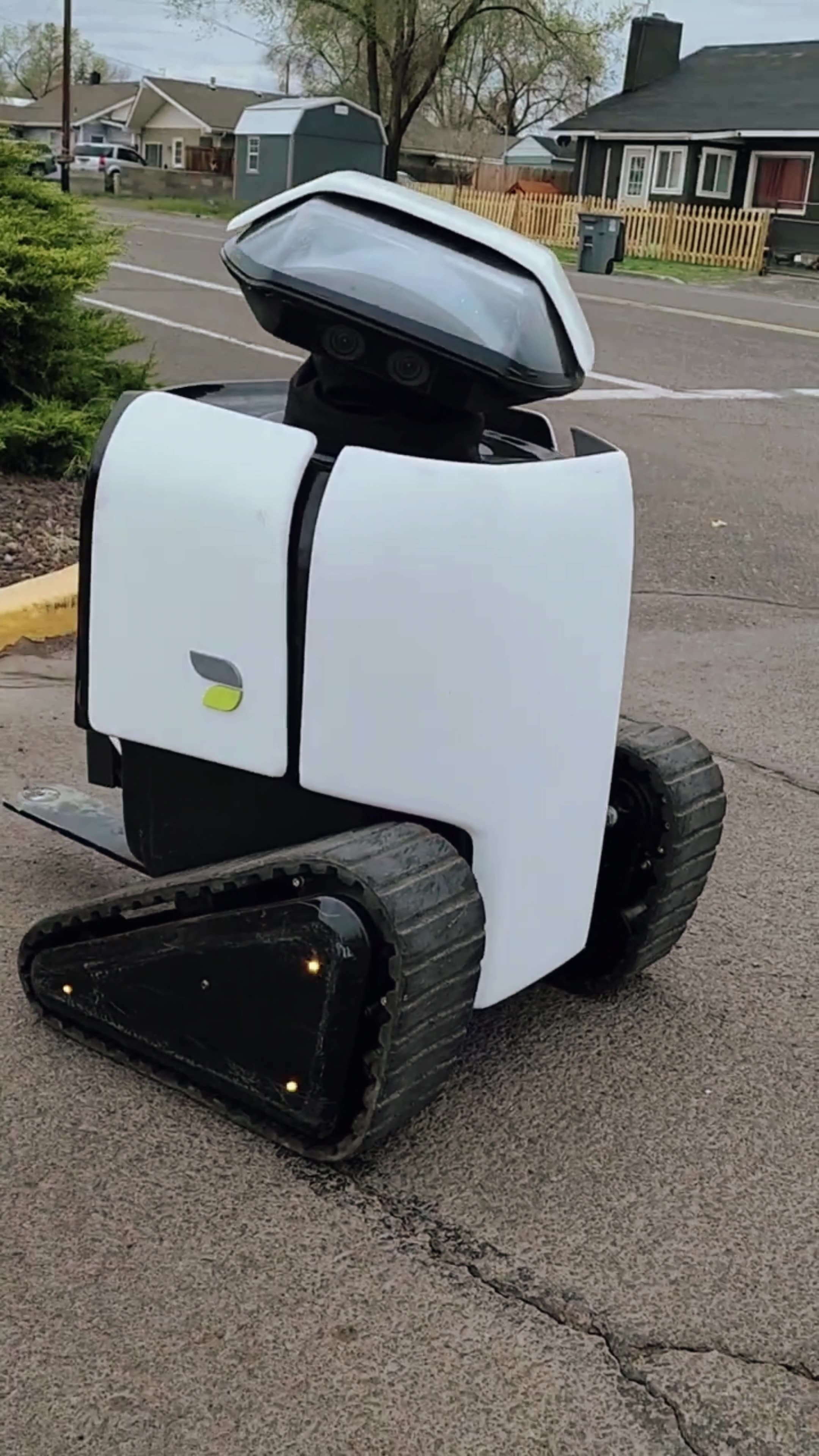 DELIVERY ROBOT ATTACKS MAN ON STREET