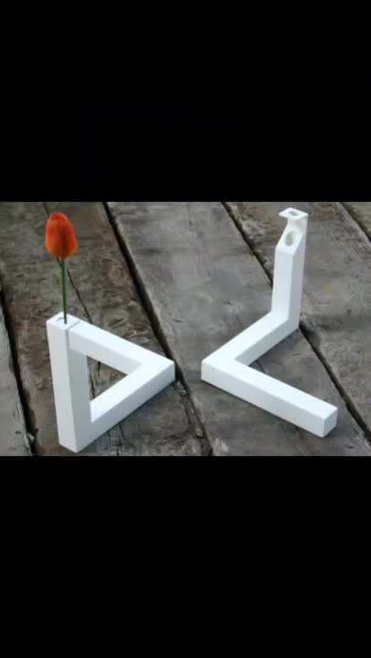 Impossible triangle vase