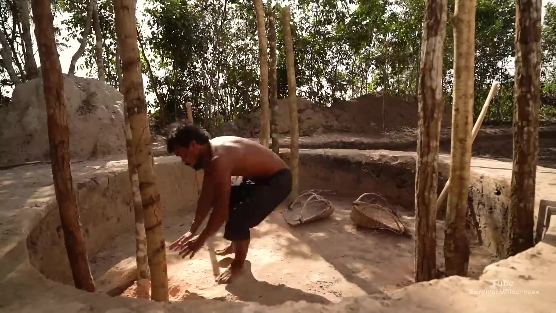 Build The King Worm House Secret Underground and Waterfall System ...