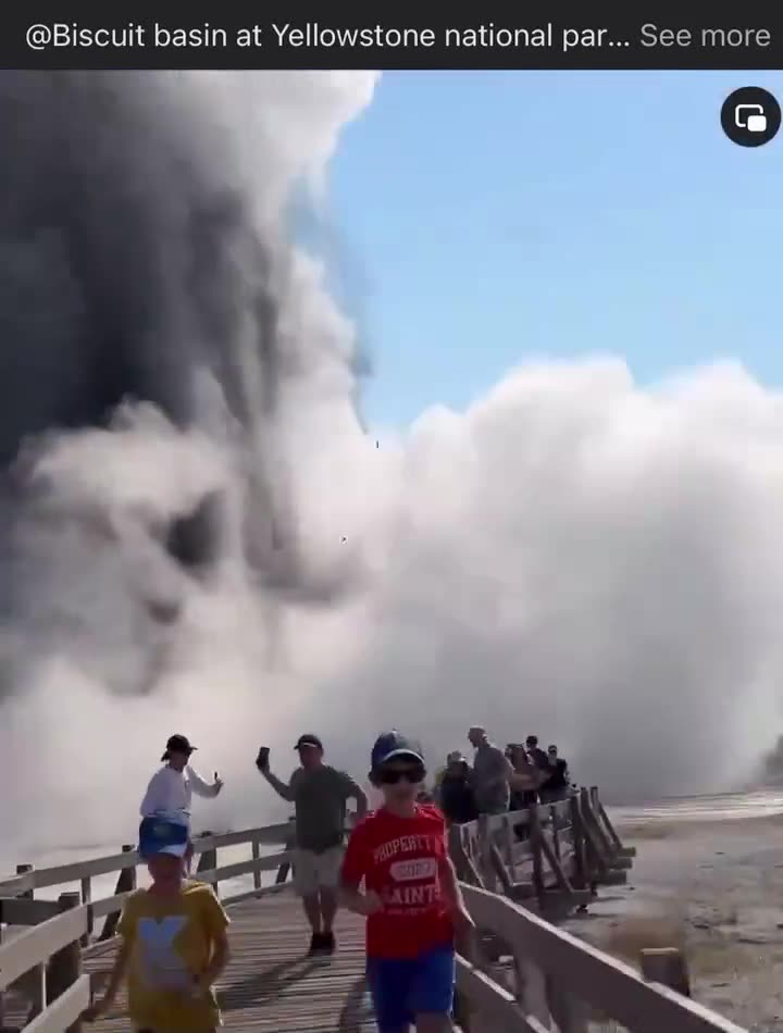 EXPLOSIVE ERUPTIONS🏃‍♀️🏃🌋📸IN BISCUIT BASIN AT YELLOWSTONE NATIONAL PARK ...