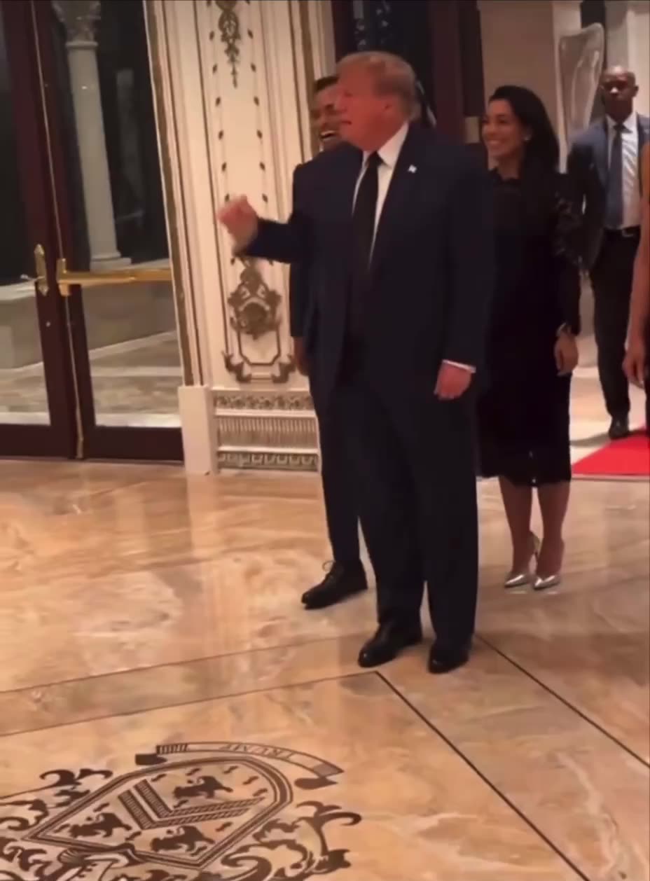 45+ & Flotus Entering Maralago w/Vivek & His Wife