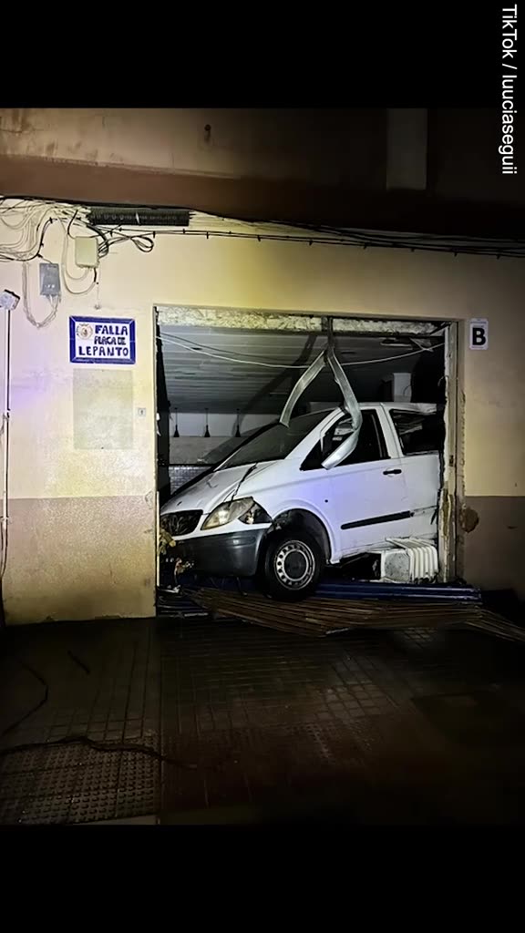 Shocking video reveals horrifying speed of Valencia's storm surge