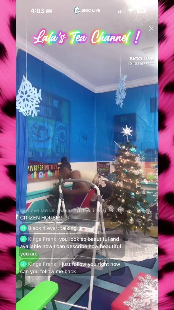 - HOLLY ; STILL CRASHING OUT OVER OFFICIAL CITIZEN ON THANKSGIVING DAY