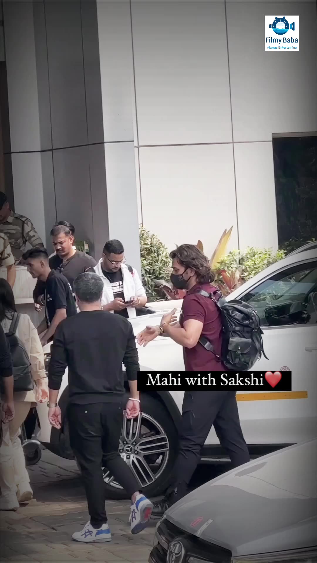 Ms dhoni with his wife sakshi at ambani's wedding