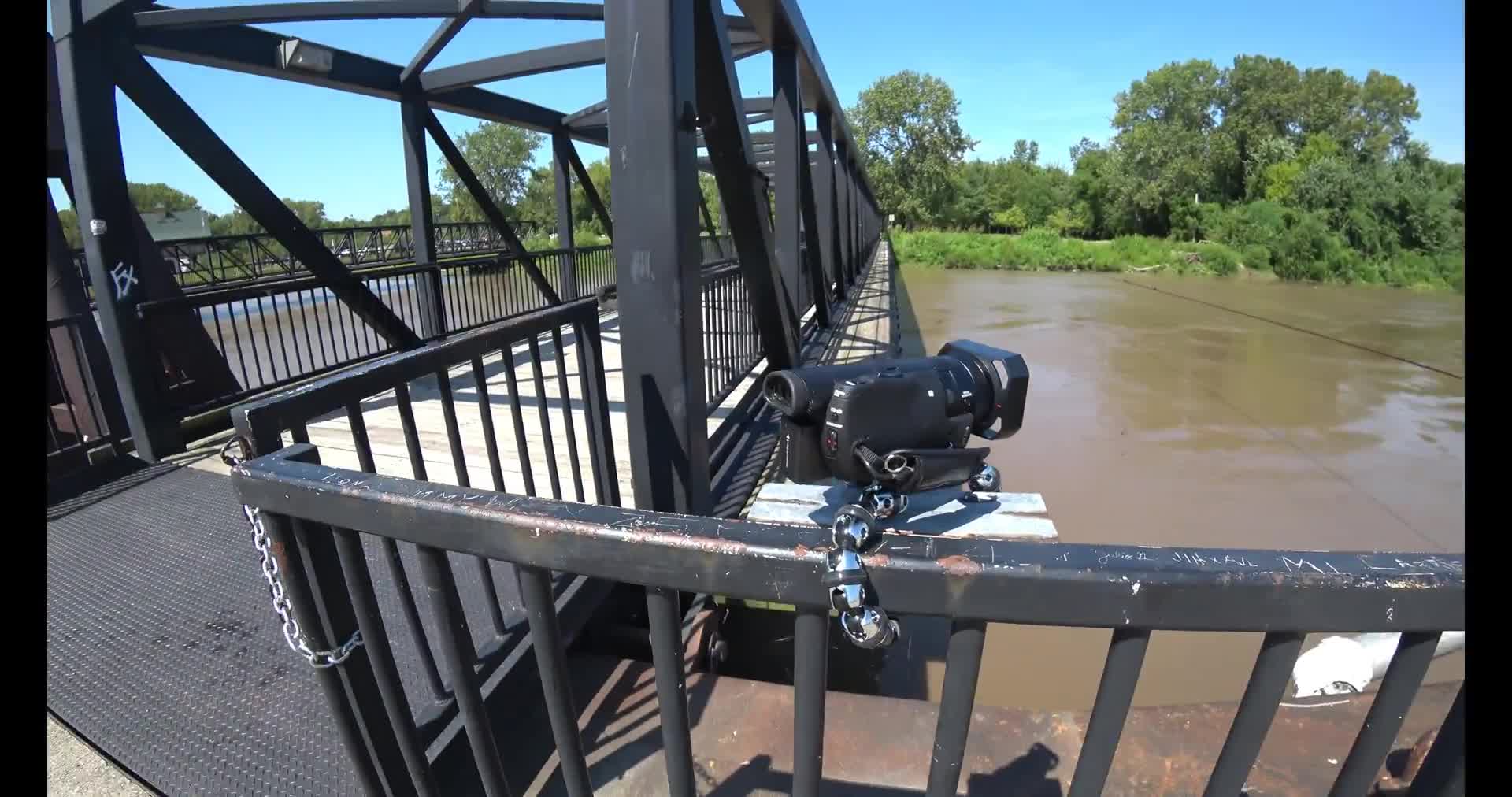 Dolica CT-100S Flexible 10-Inch High Tripod