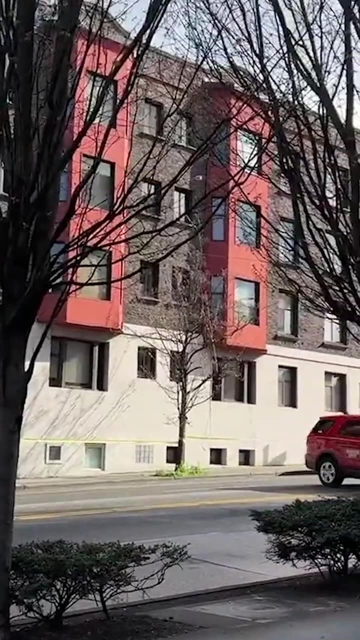 Seattle first responders report to scene of unidentified explosion