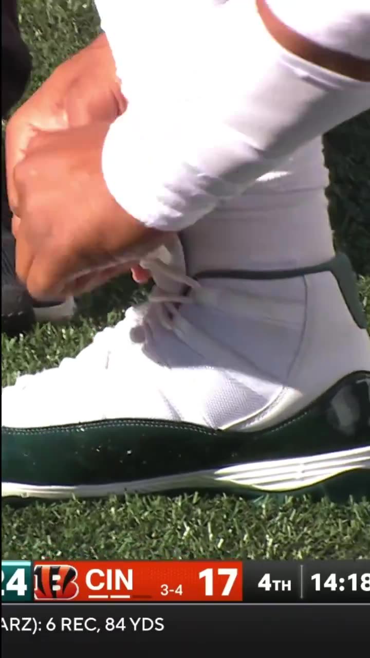Embarrassing Sports Blooper: Jalen Hurts unable to tie a shoe