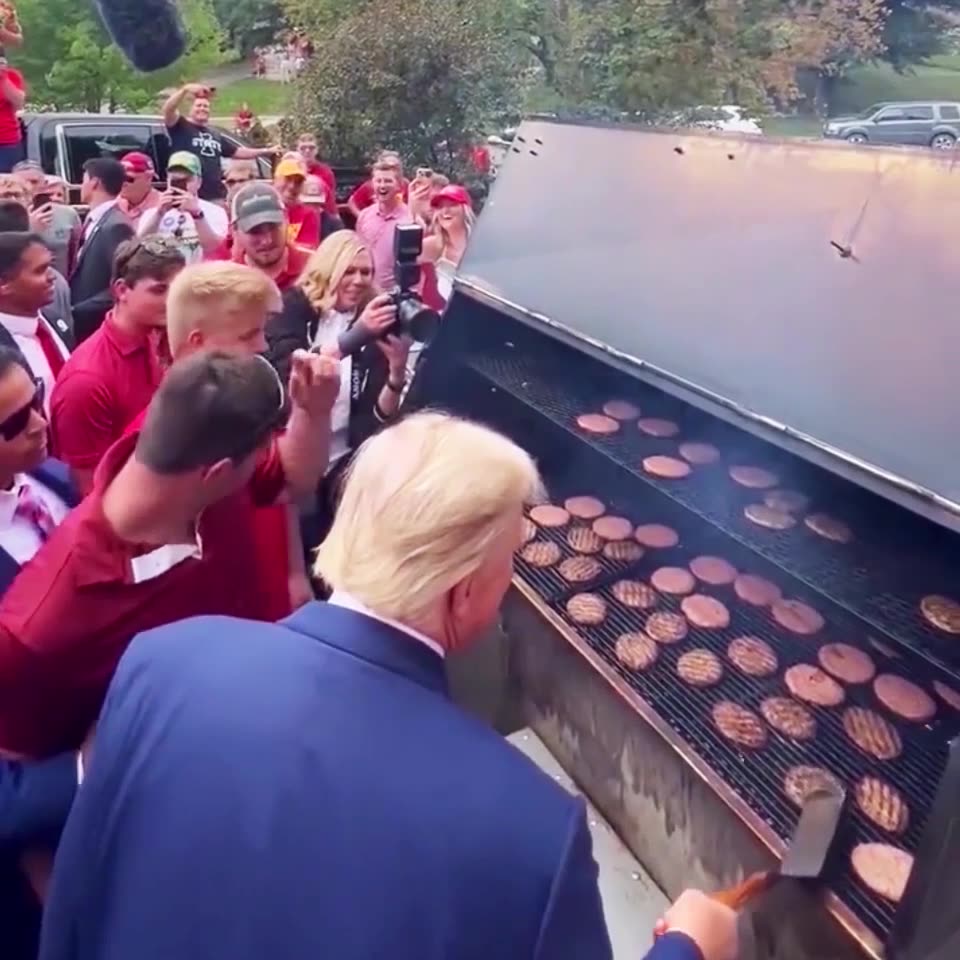 THE REAL COMMANDER IN CHIEF GRILLS A MEAN BURGER!!!😎🇺🇸🥳🥳🥳