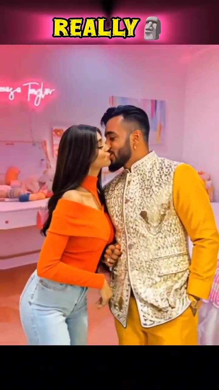 Techno gamer gf kissing 💋💋