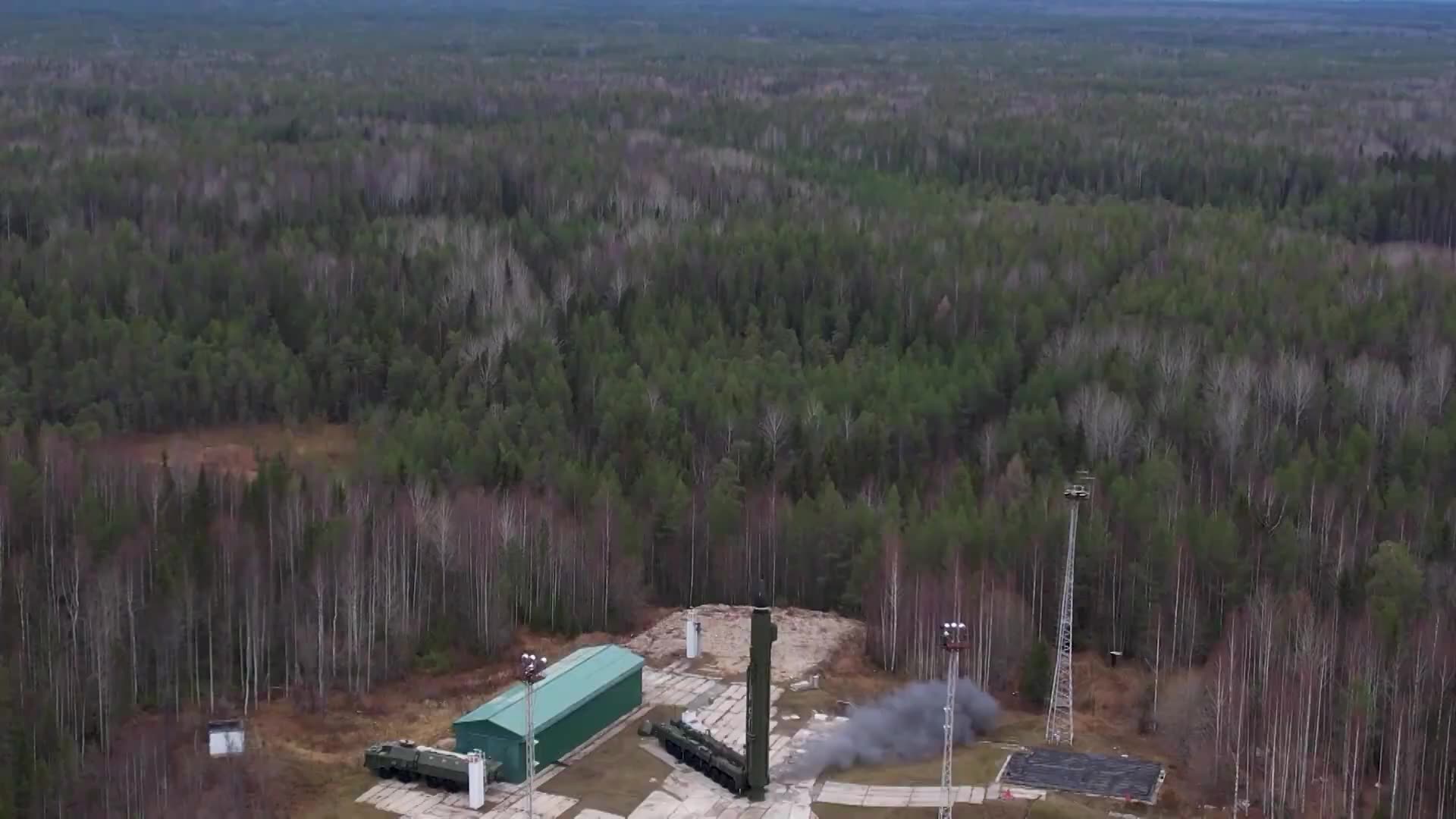 RS-24 YARS IL MISSILE BALISTICO NUCLEARE INTERCONTINENTALE MOBILE RUSSO ...