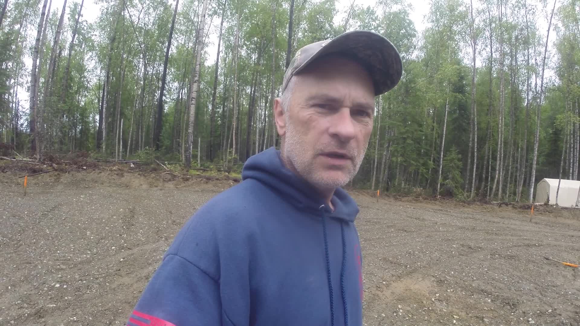 Unloading a 1000 gallon tank by myself || guy builds a homestead in ...