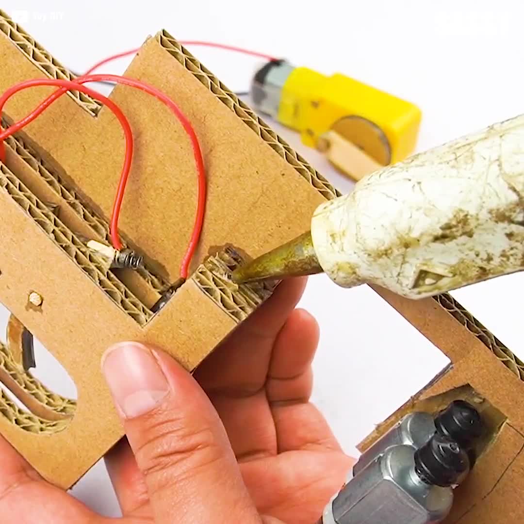 Making A Unique Thomson Submachine Gun From Cardboard