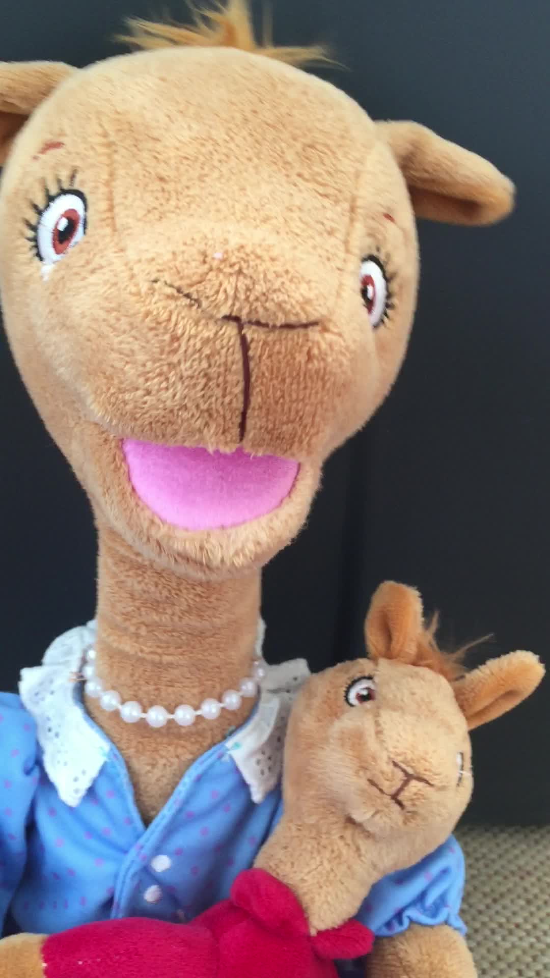 Desmond reviews Llama Liama Red Pajama animatronic