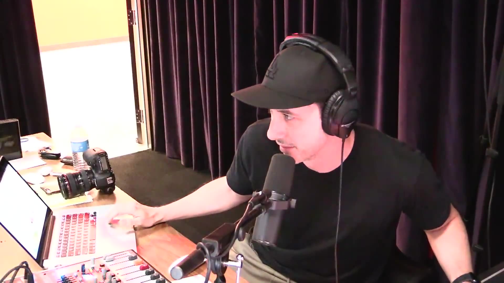 Joe Rogan Experience #1033 - Owen Benjamin.mp4