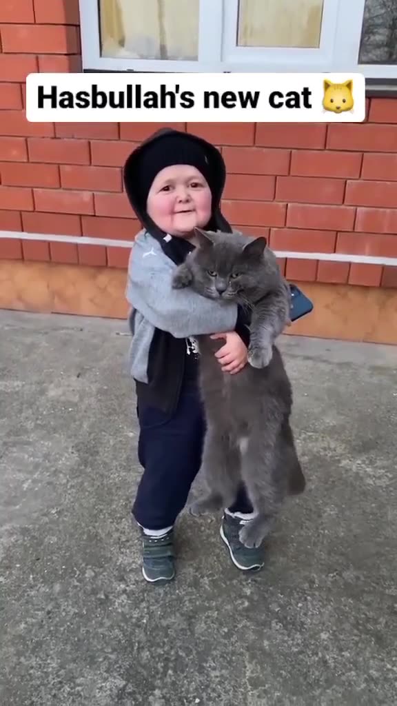Hasbulla with his cat #funnyanimal