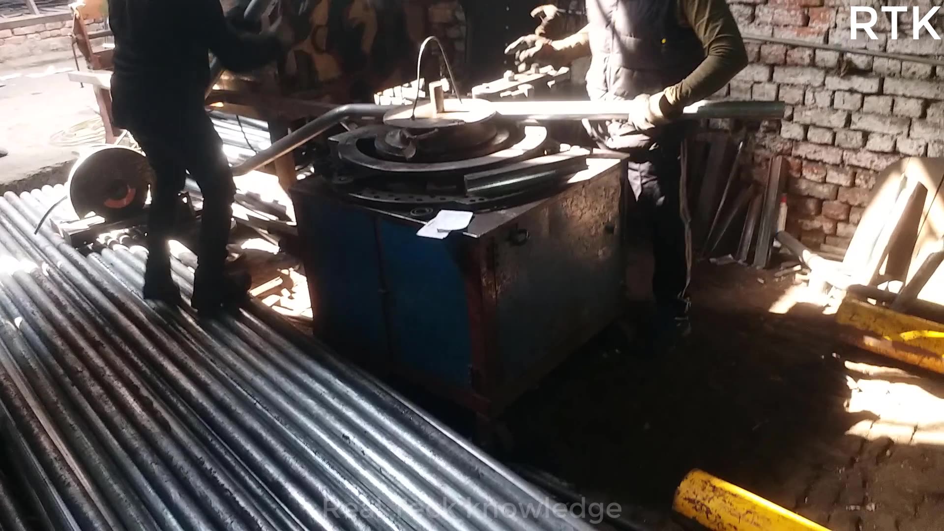 Complicated Round Pipe rolling bending / Fantastic iron Tube Bending ...