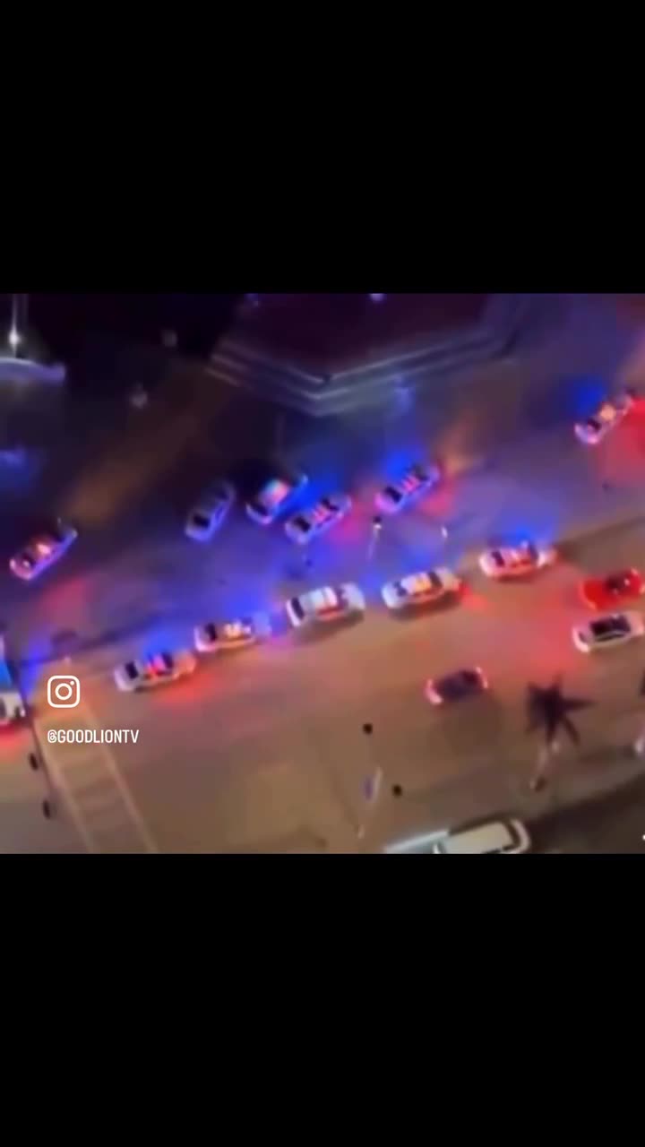 10 FT ALIEN/CREATURES FIRED AT IN MIAMI MALL~SPOT THE WALKING FIGURE IN ...