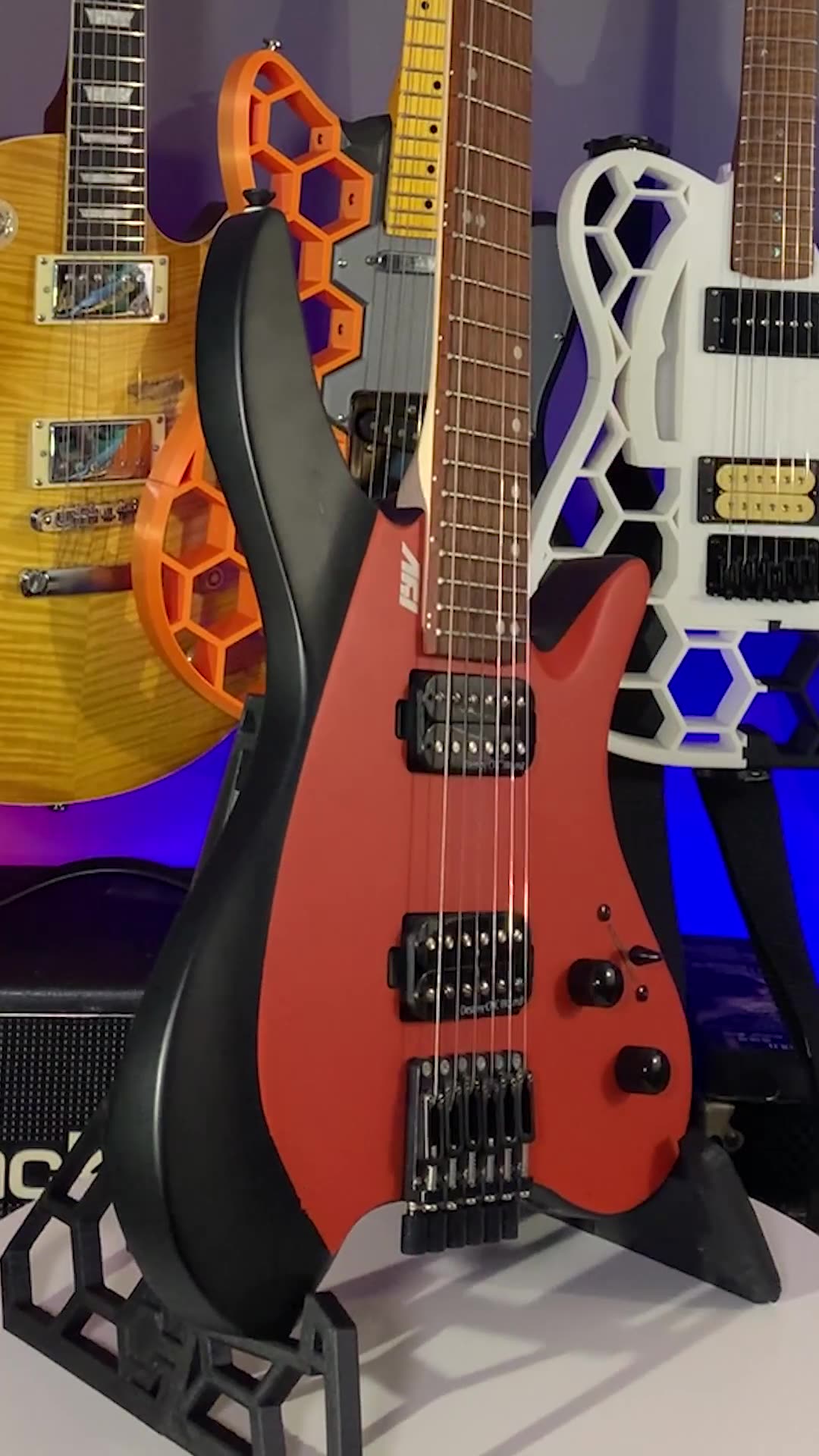 360 view of the IYV ISHL-500 headless guitar