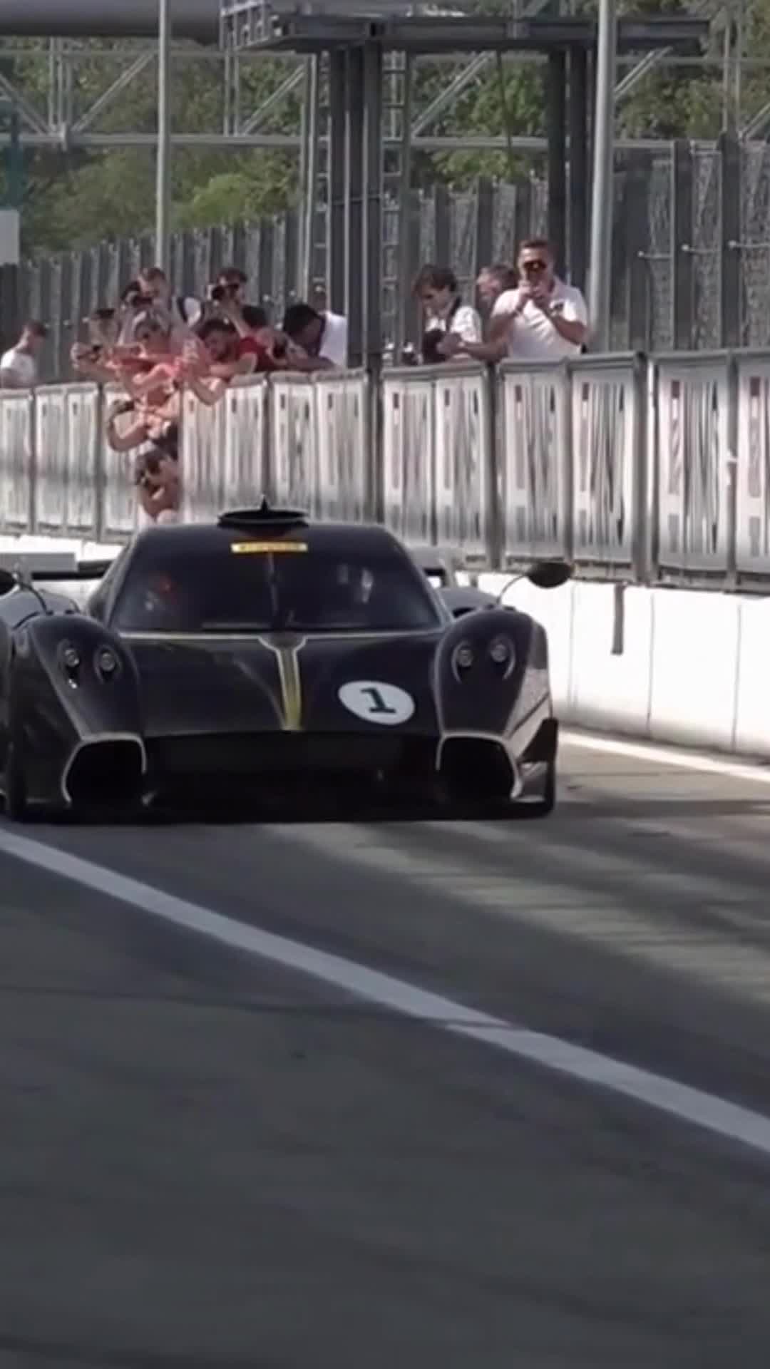 Pagani Huayra R with UNRESTRICTED Exhaust SOUND | 9000rpm NA V12 Engine
