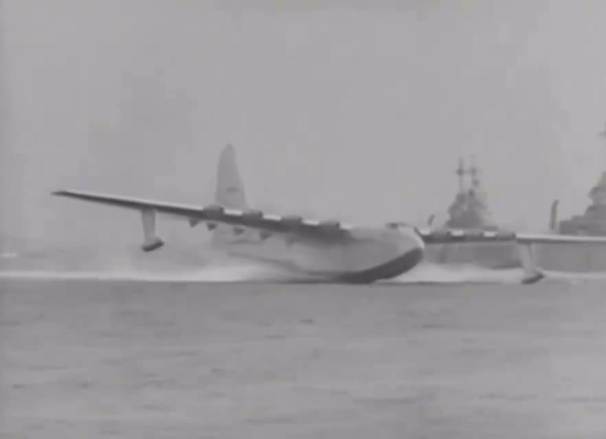 Rare footage of Howard Hughes' "Spruce Goose" plane during its first ...
