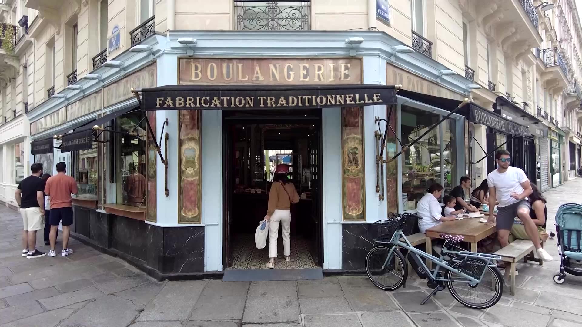 Olympic bread served up in Paris boulangerie