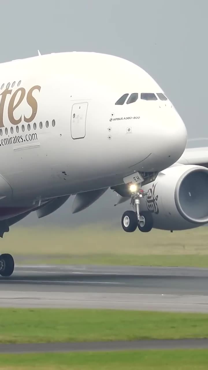 Emirates airbus a380 amazing take off loud sound #airplane #aviation # ...