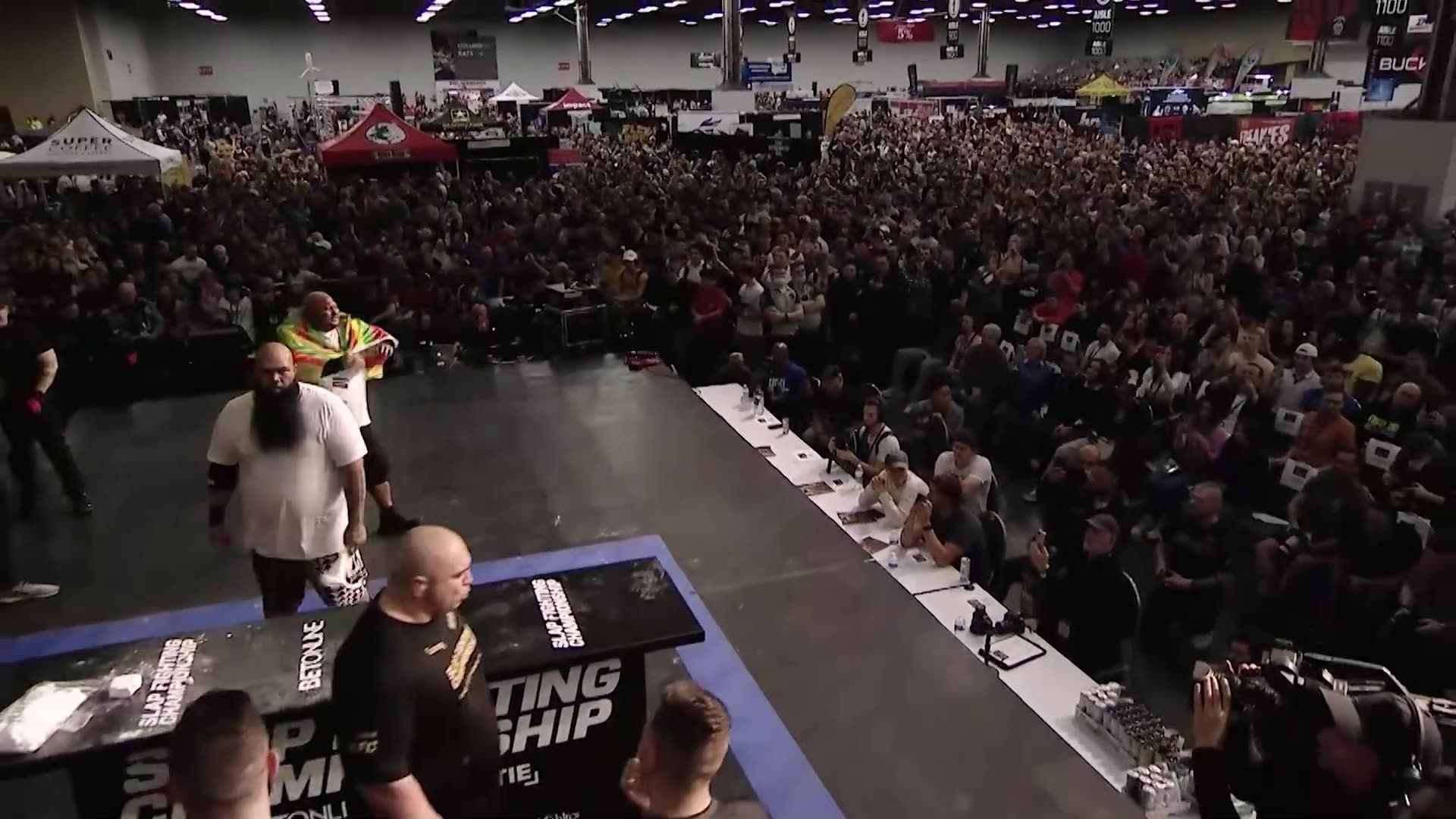 Craziest Slap Fight EVER! Zales vs. Da Crazy Hawaiian | Slap Fighting ...