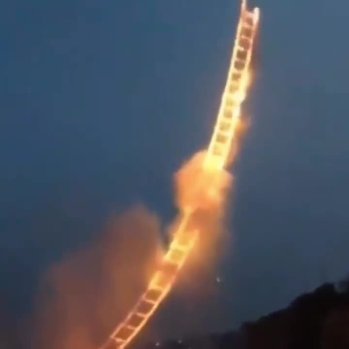 A Chinese artist creates stunning 1,650ft ladder in the sky with ...