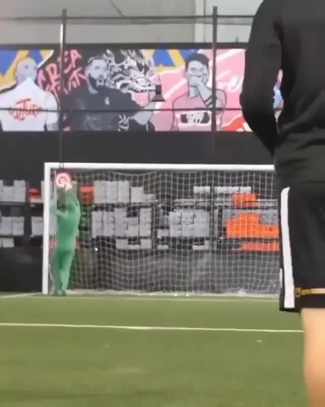 Technology can do miracles Do you know how it's done Green Screen??