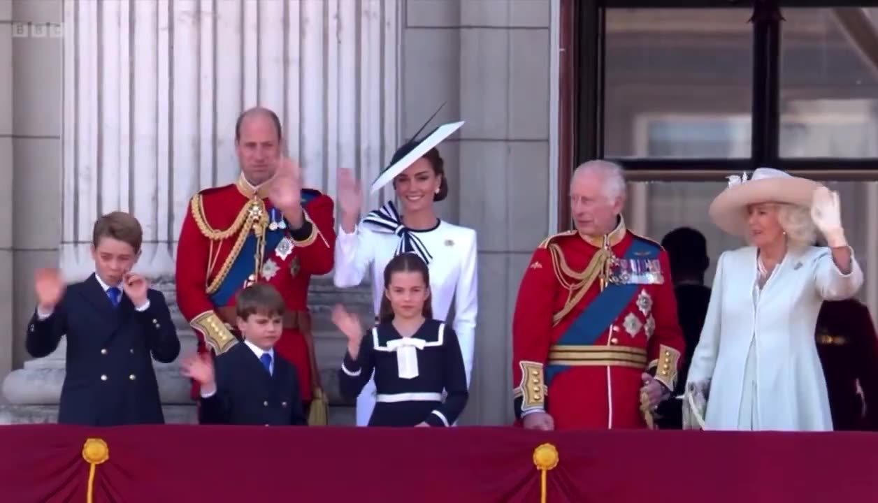 Kate Middleton appare con Carlo e famiglia è CGI e AI