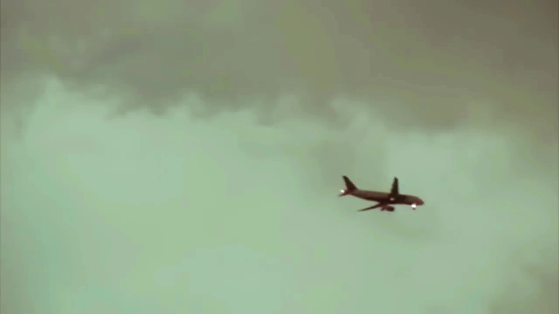 List of the Top 10 Most Dangerous Lightning Strikes Ever Captured on ...