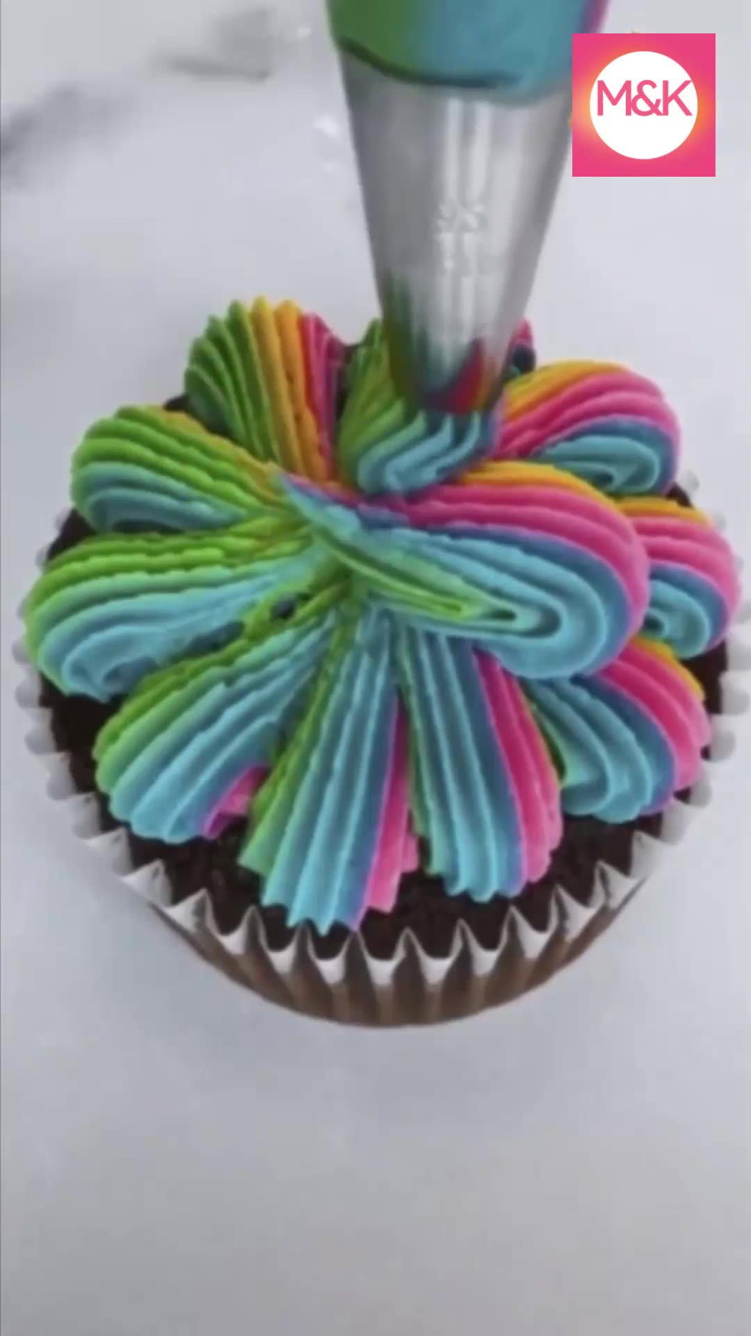 How To: Decorate A Cupcake with Buttercream Icing