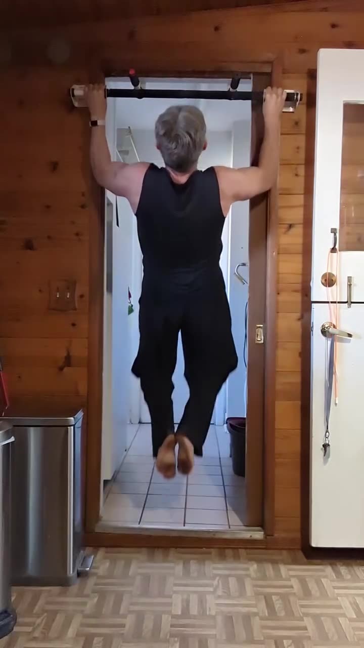 65 yr old PULL_UPS 3-W-11🎥 TUESDAY NOV 7TH Hit 71 bodyweight PULL-UPS