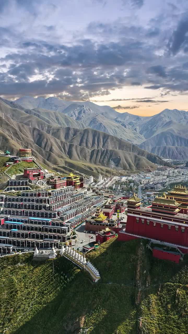 Great beauty of Qinghai, holy Yushu. Jungu Monastery Buddhist holy place!