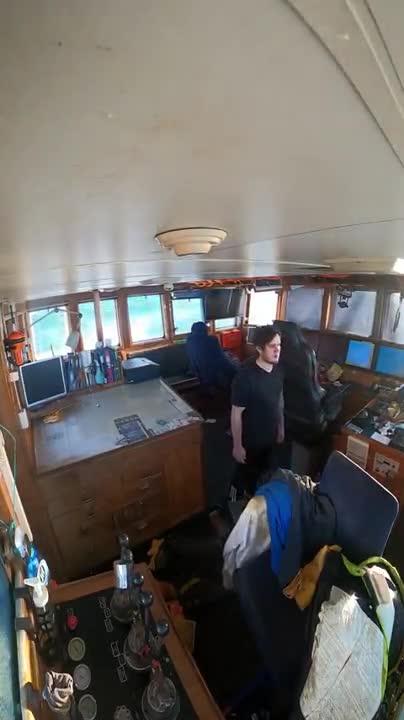 Tilting of a fishing boat